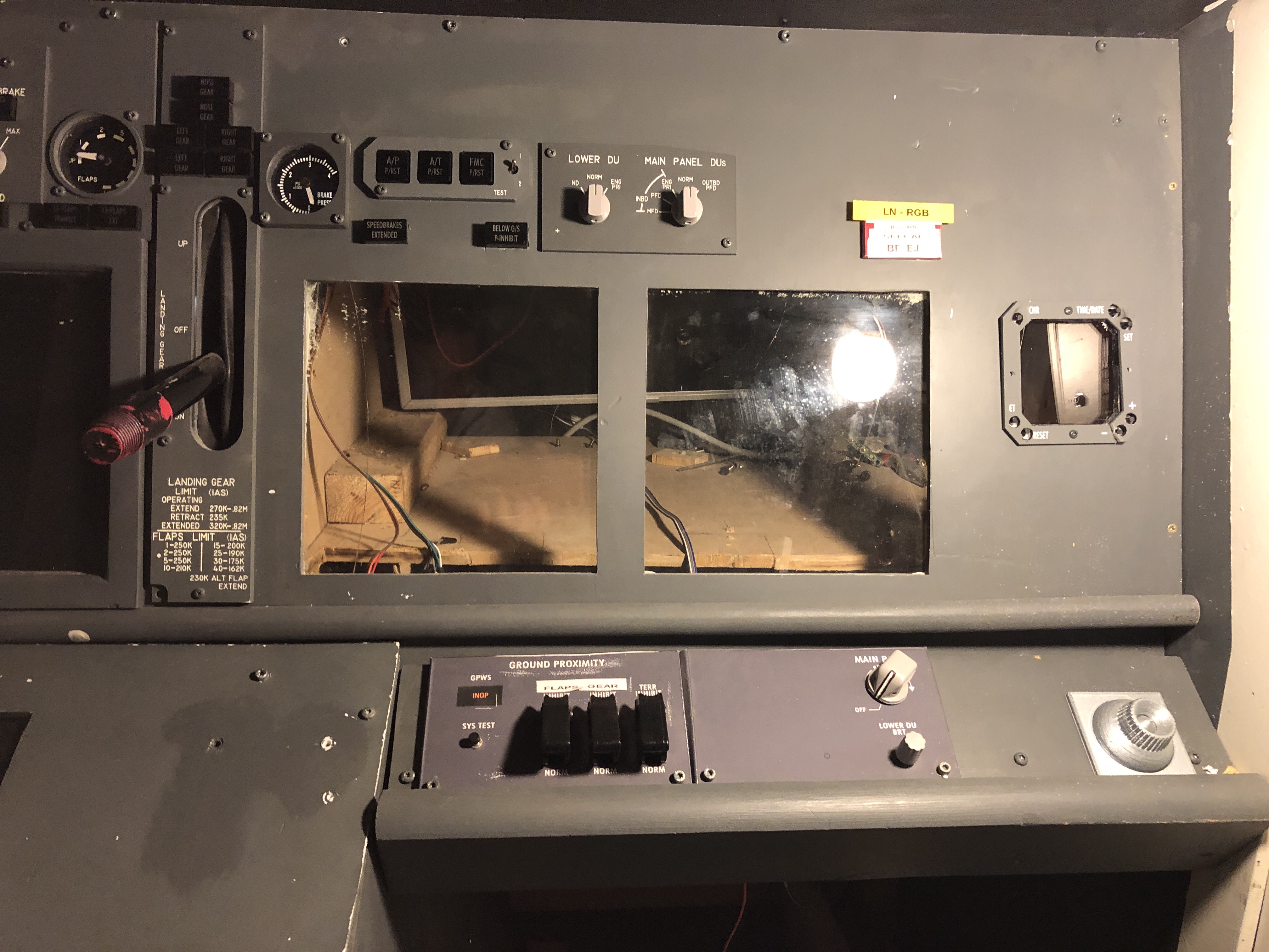Use 23” monitors | Build a Boeing