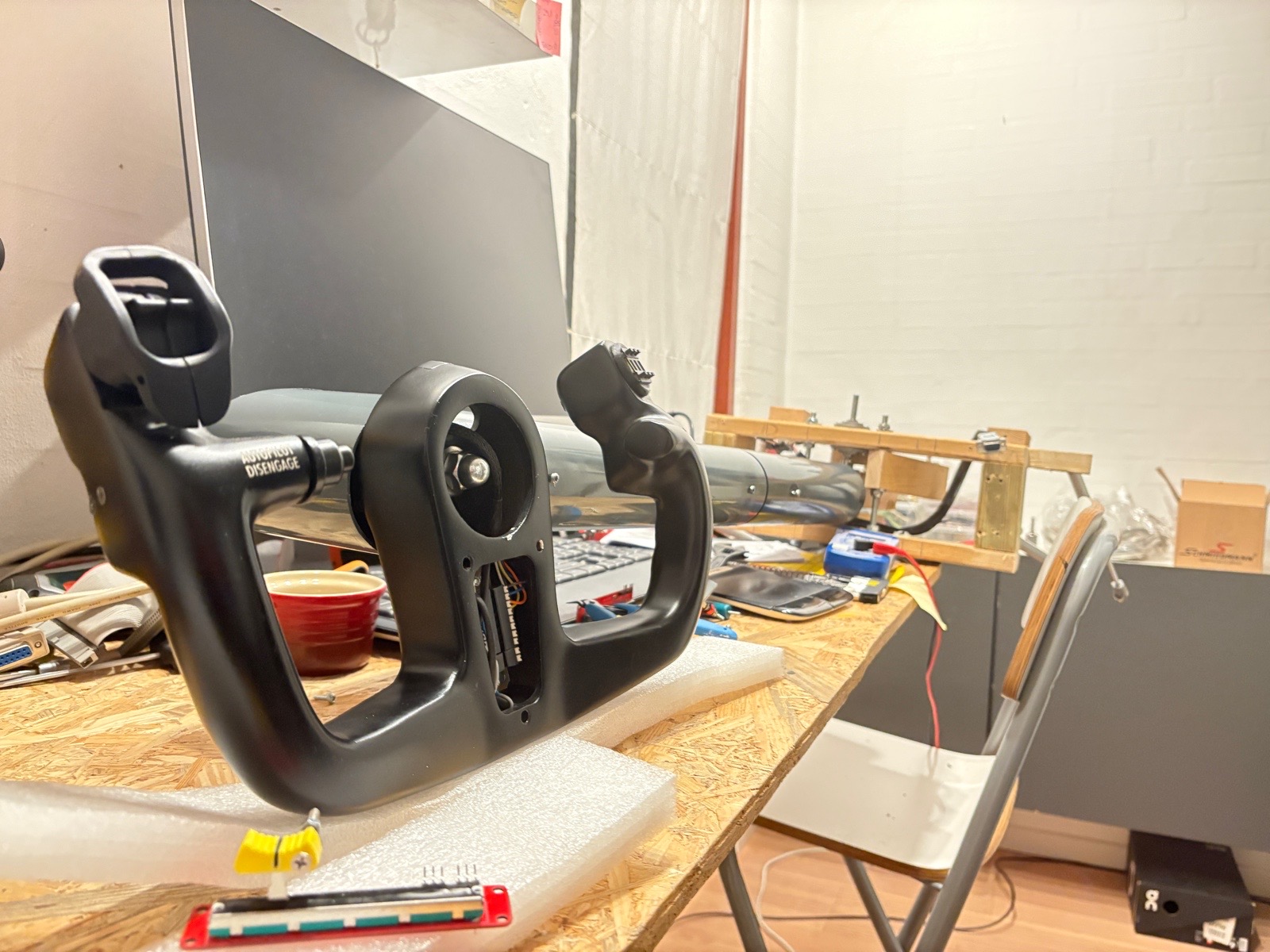 Build a Boeing | A cockpit on a budget
