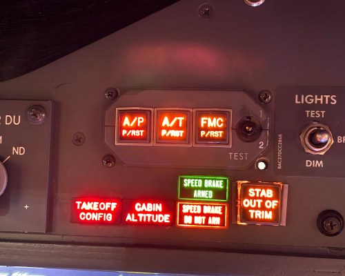 Build a Boeing | A cockpit on a budget